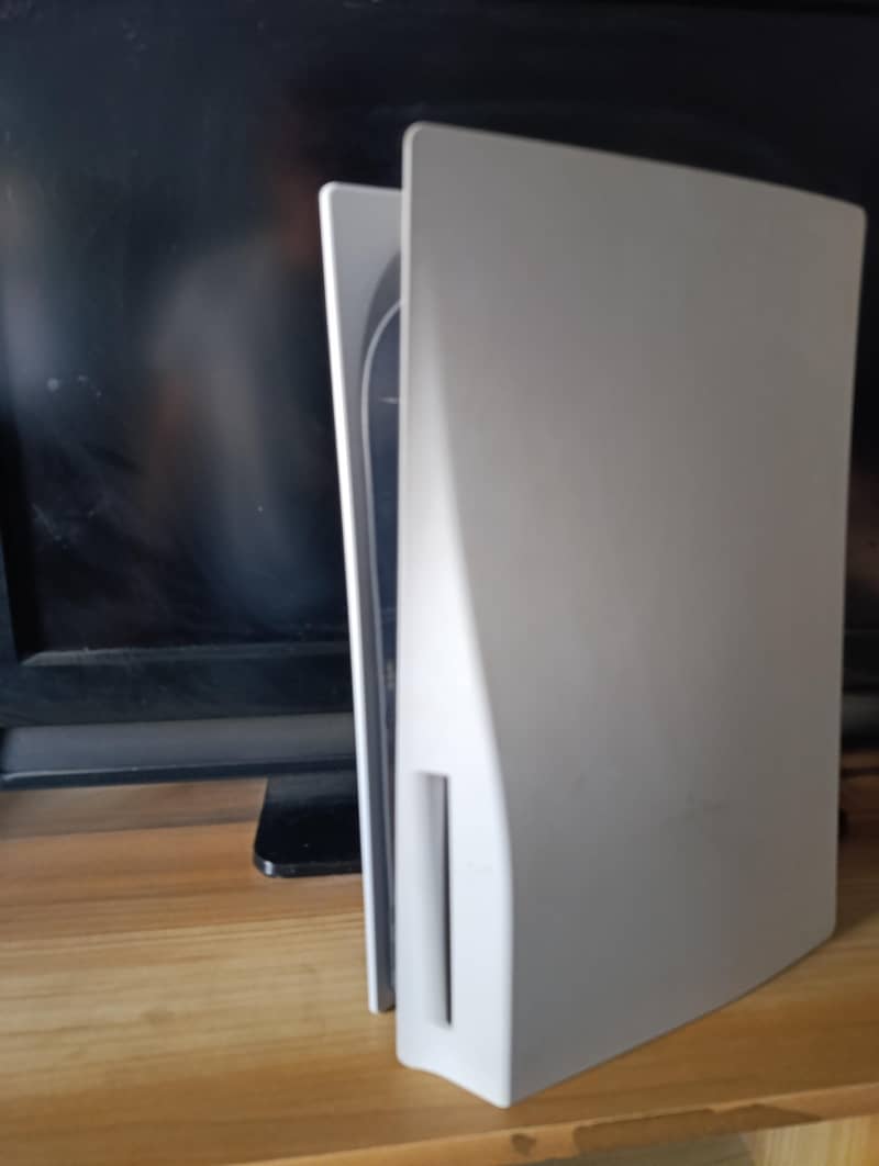 PS5 Disc Edition with FIFA 2025 and casing - Gaming Consoles - 1107805413