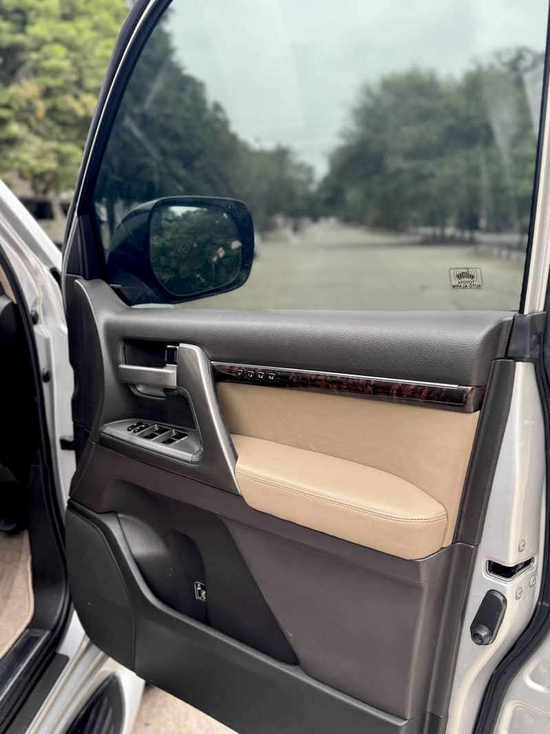 Toyota Land Cruiser ZX V8 - Cars - 1107885626