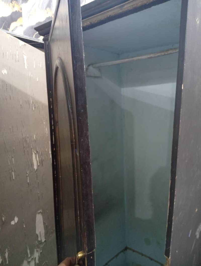 Single almari halat pics se Dekh le - Wardrobes - 1107946511