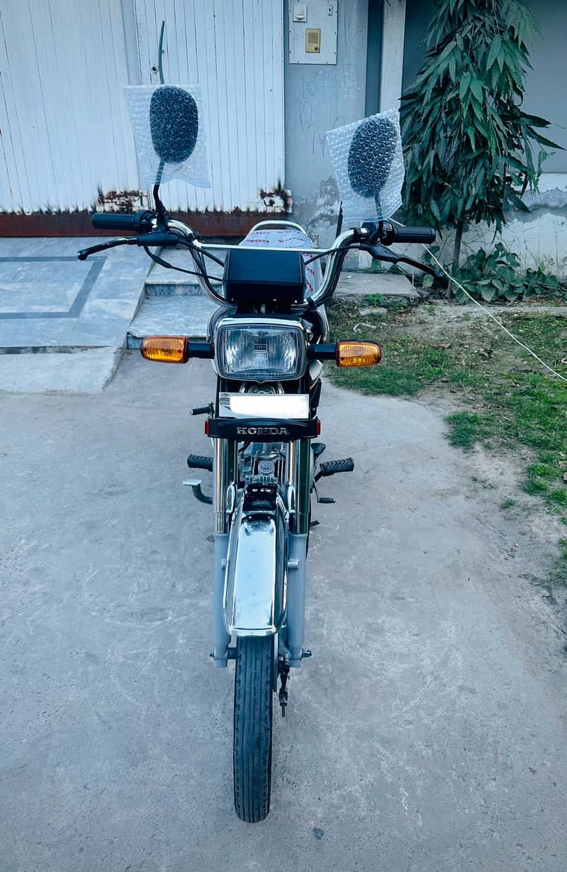 Honda cd 70 2022 Model total genuine barnd new Bick - Standard - 1092713010