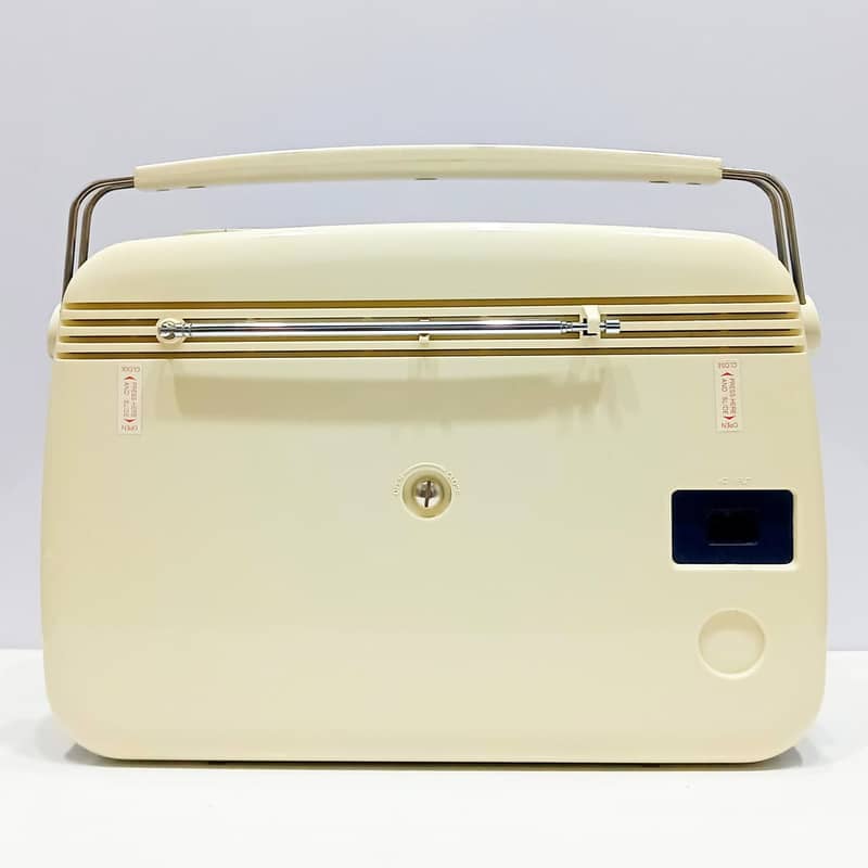 Retro 1950s-Style Bush TR82DAB/B Transistor Radio with 4 Bands - Radios ...