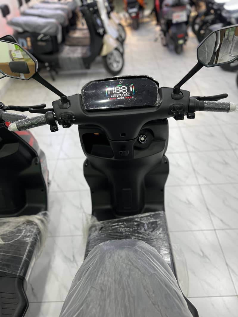 Evee Genz - Scooty & Scooters - 1097492966