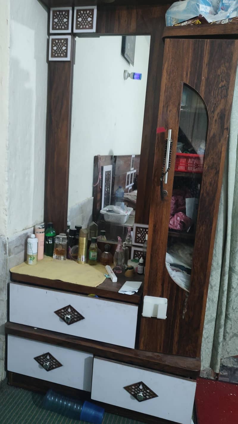 selling bedroom set - Beds - 1108205589