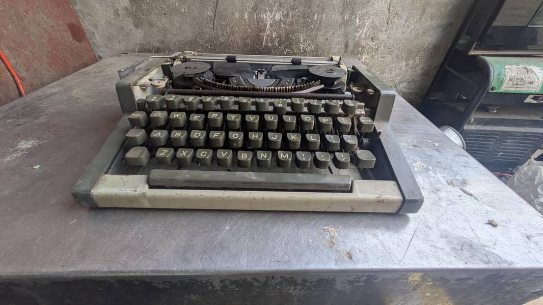 Antique Typewriter - Printers & Photocopiers - 1108298548