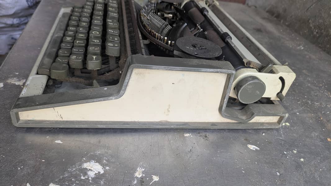 Antique Typewriter - Printers & Photocopiers - 1108298548