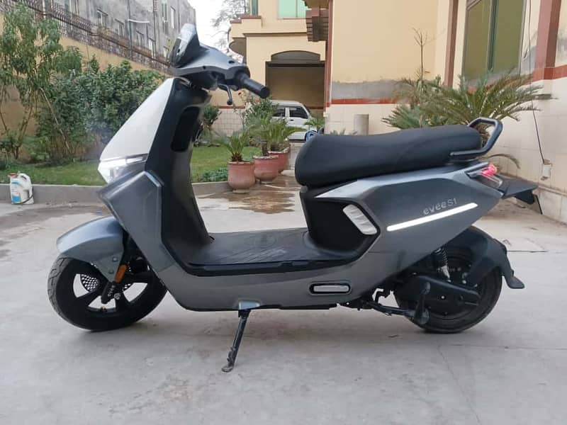 Evee S1 Scooty | Electric Scooter | Model 2025 | Excellent Condition ...