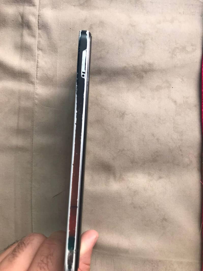 infinix hot 30 play 4/64 front pqr thoray sctarches hain total geniun ...