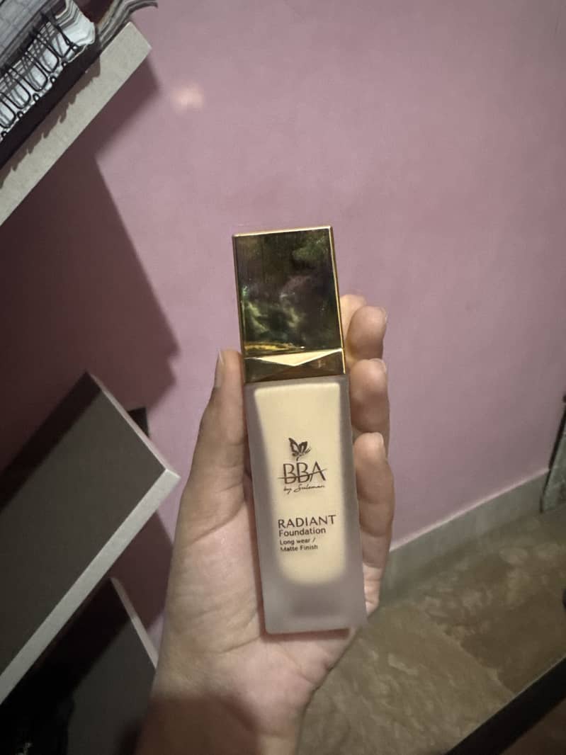 Bba Foundation - Face - 1108462902