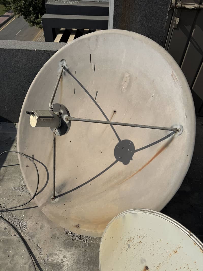 2 Dish Antenna and 2 Dish Receivers - Dish Antennas - 1108487292