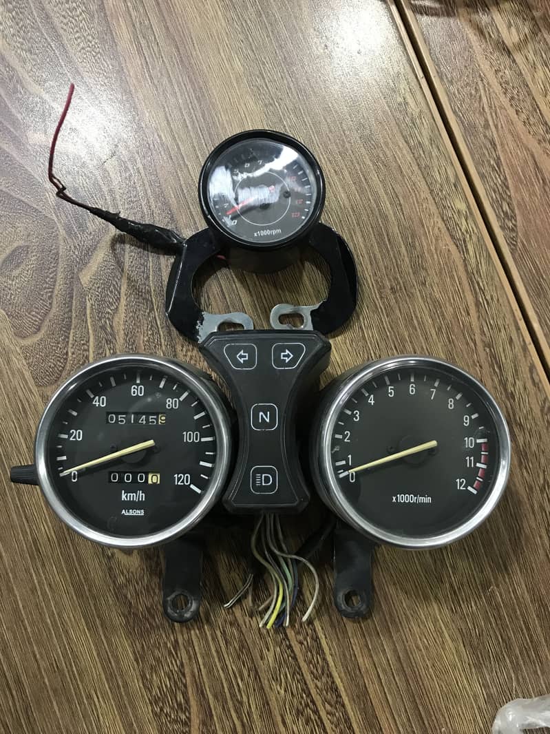Suzuki gs 150 genuine meter for sale - Speedometers - 1108608438