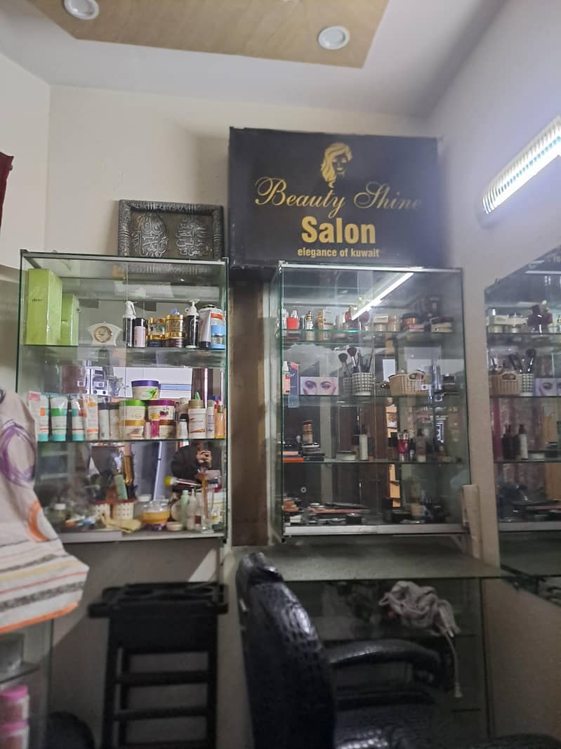 parlor setup makeup and equipment for sale all in good condition ...