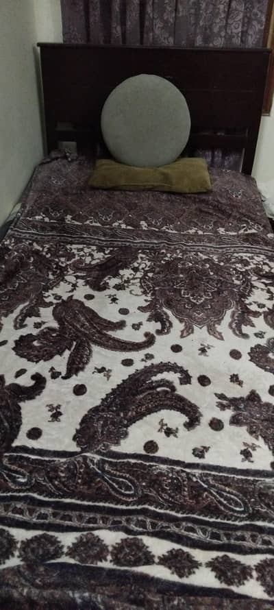 single bed used - Beds - 1108705752
