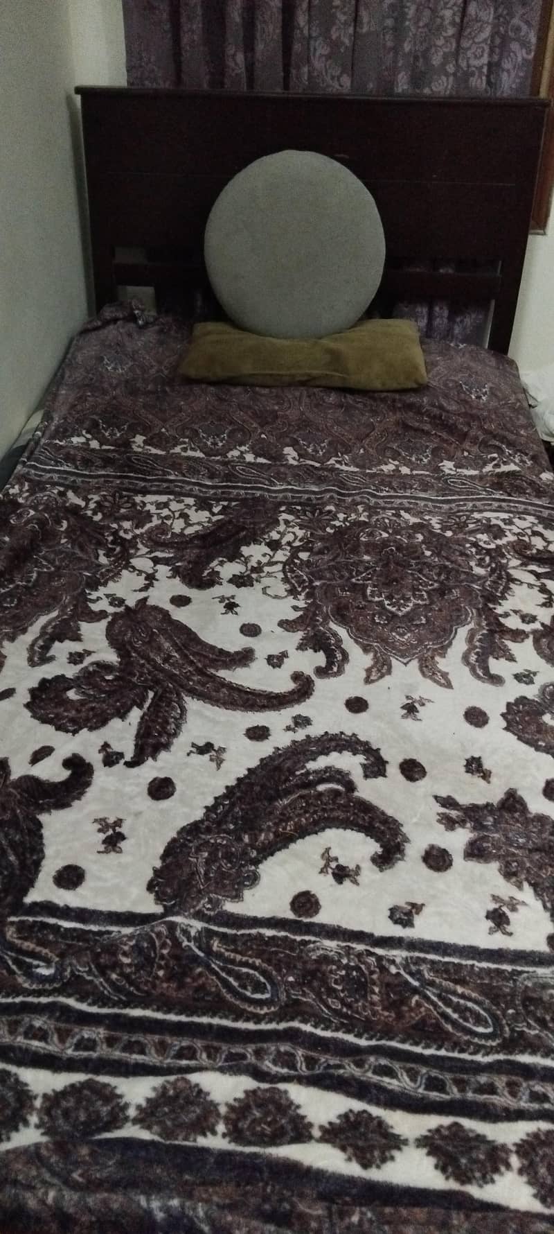 single bed used - Beds - 1108705752