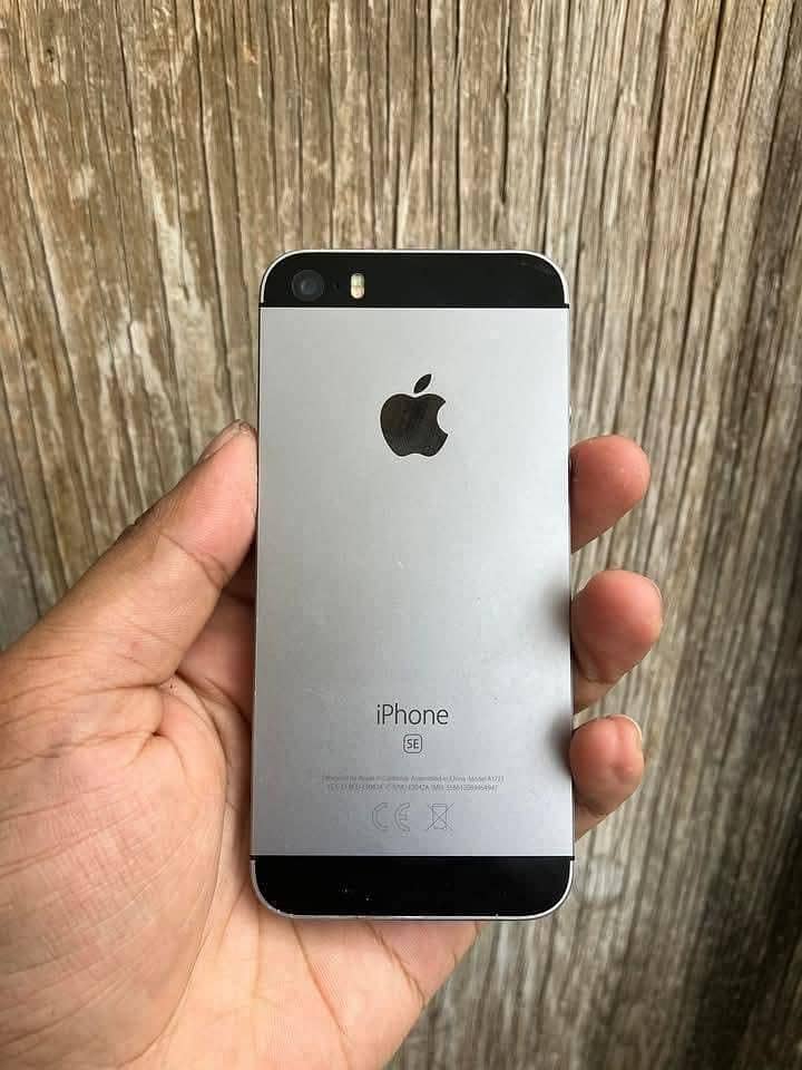 iPhone SE 1st Generation Jo Colour Chahye Mill Jaega - Mobile Phones ...