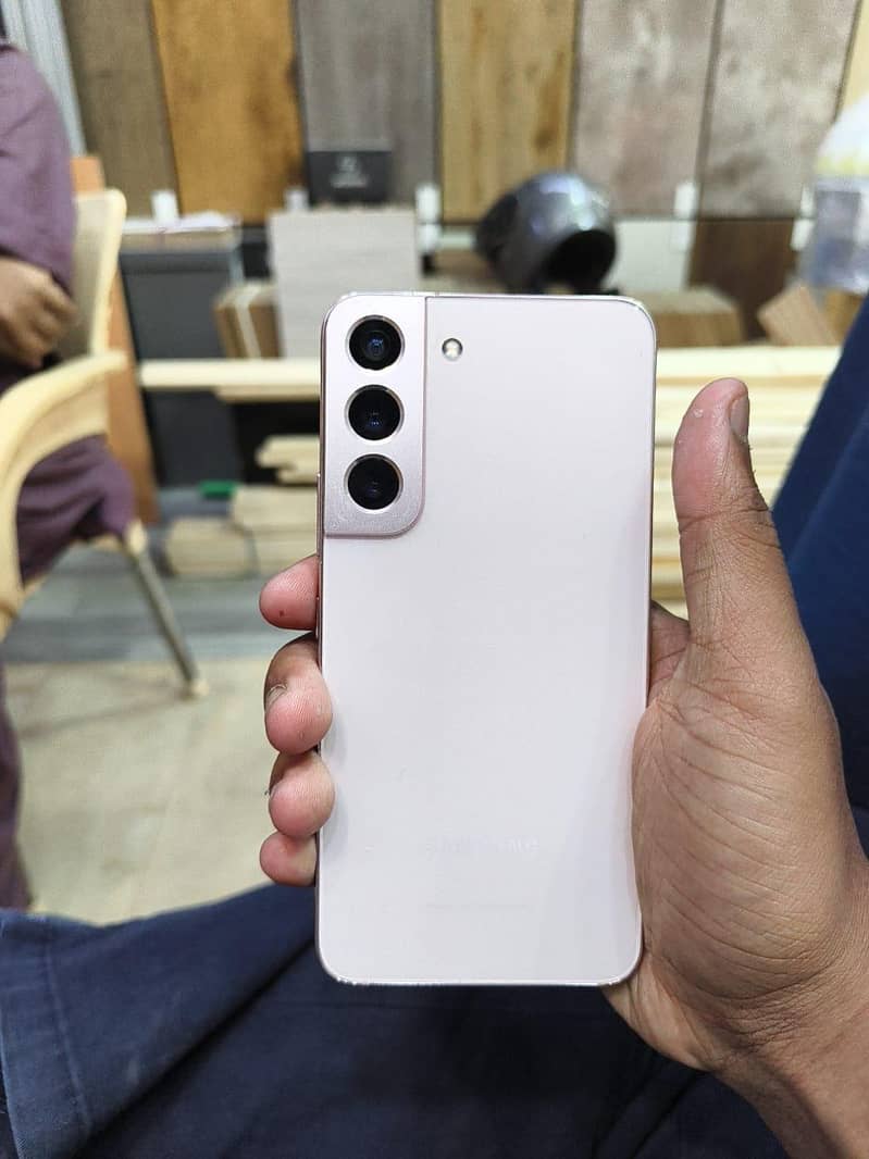 Samsung Galaxy S22 - Mobile Phones - 1108792355