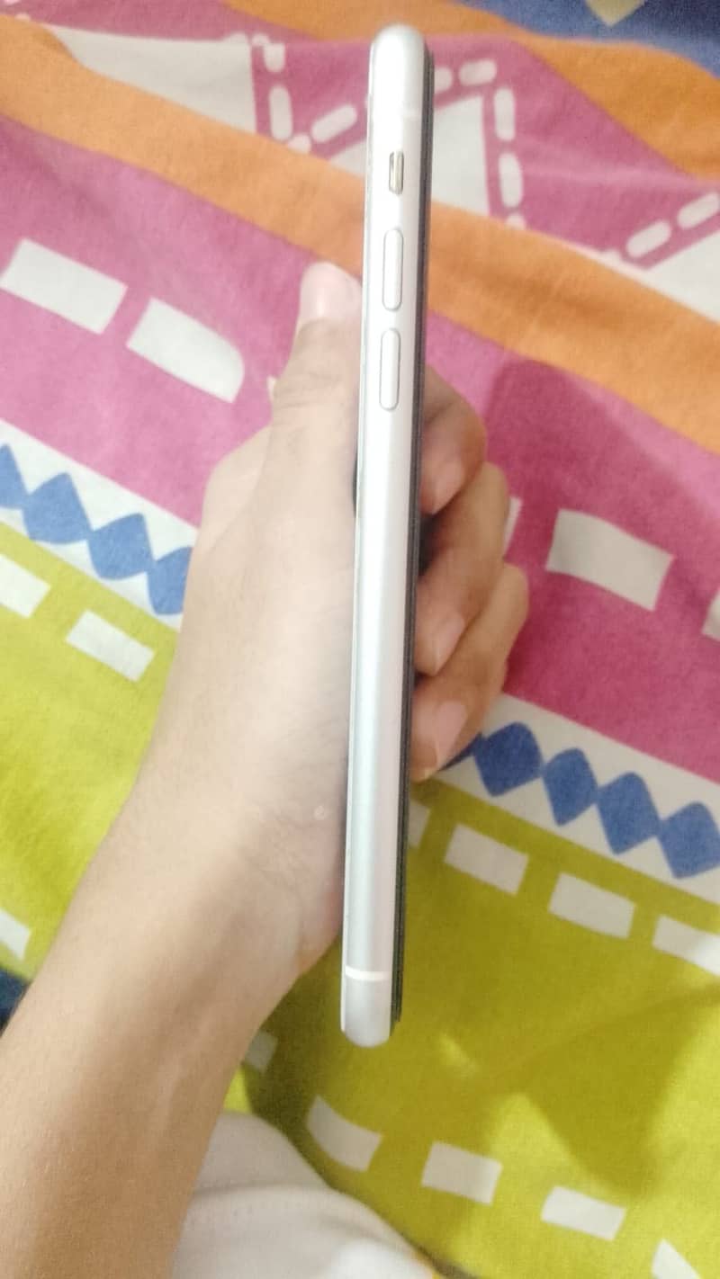 iPhone XR white color - Mobile Phones - 1108956569