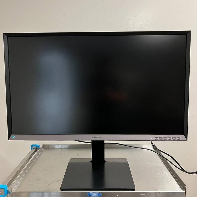SAMSUNG 32 inch LED 2K WQHD Widescreen Computer LCD Monitor A+ 10/10 ...