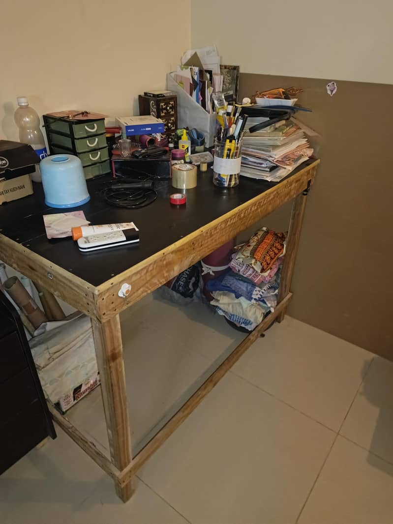 Study table / wooden bed - Office Tables - 1108995526