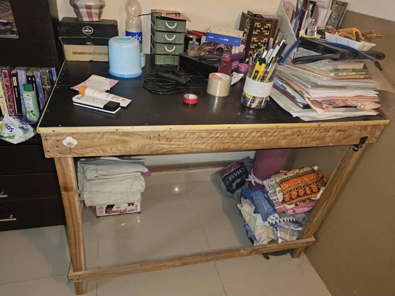 Study table / wooden bed - Office Tables - 1108995526