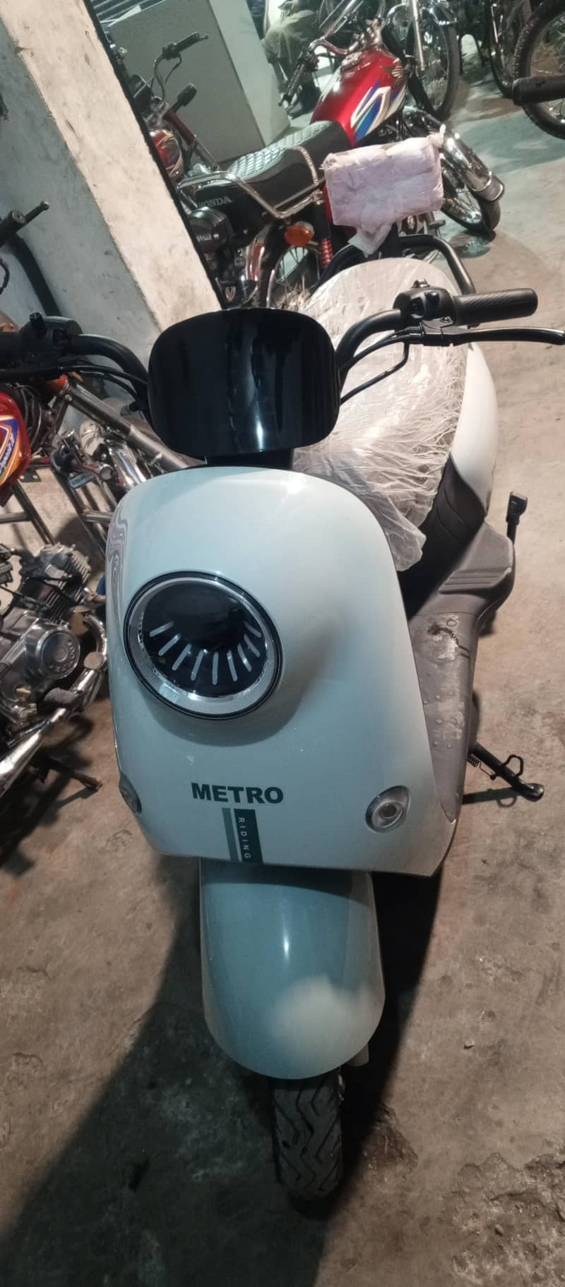 Scooty bike model 2025 - Electric - 1109201171