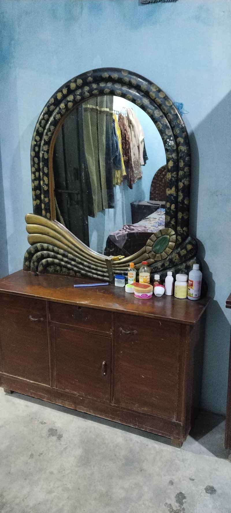 Doouble Bed showcase & Dressing 9/8 condition - Beds - 1109226827