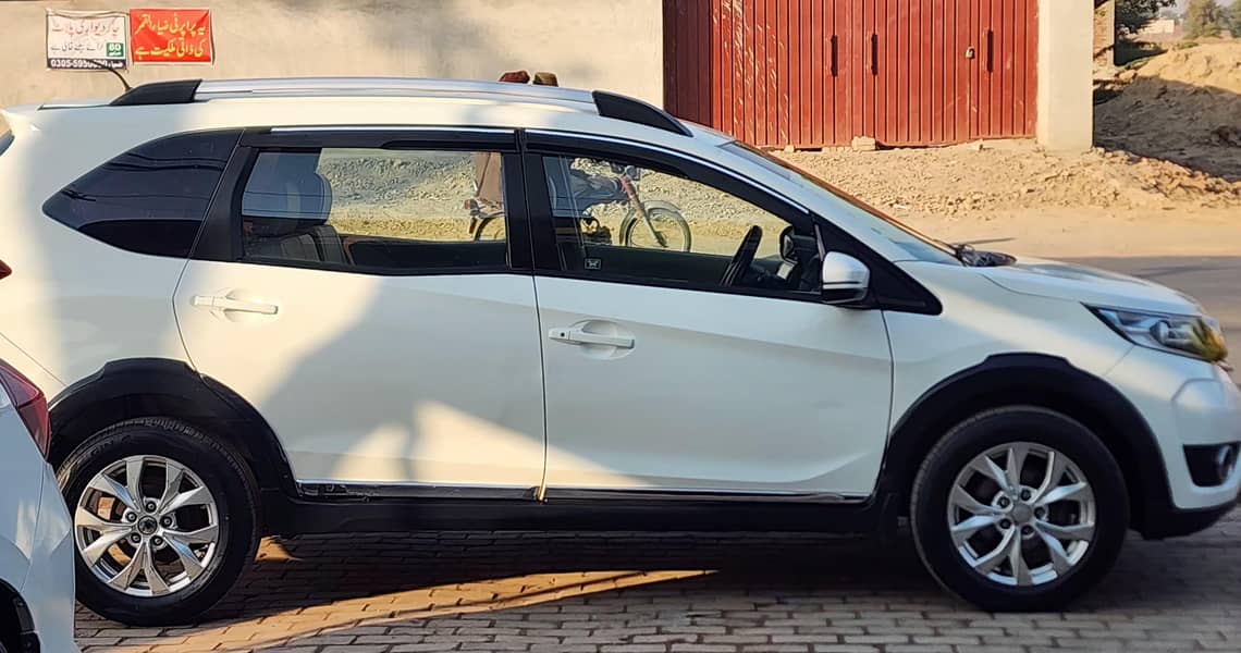 HONDA BRV MODEL 2017 (URGENT SALE) - Cars - 1109273302