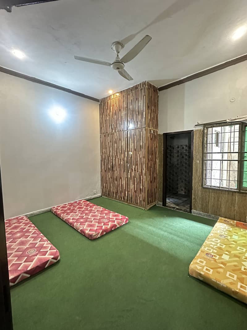 Luxury Rooms Boys Hostel Johar town UMT UCP - Roommates & Paying Guests ...