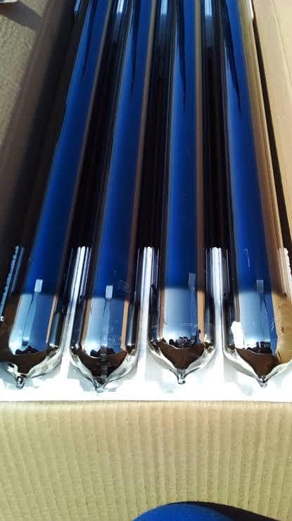Solar geyser heating glass tube - Geysers - 1109351469