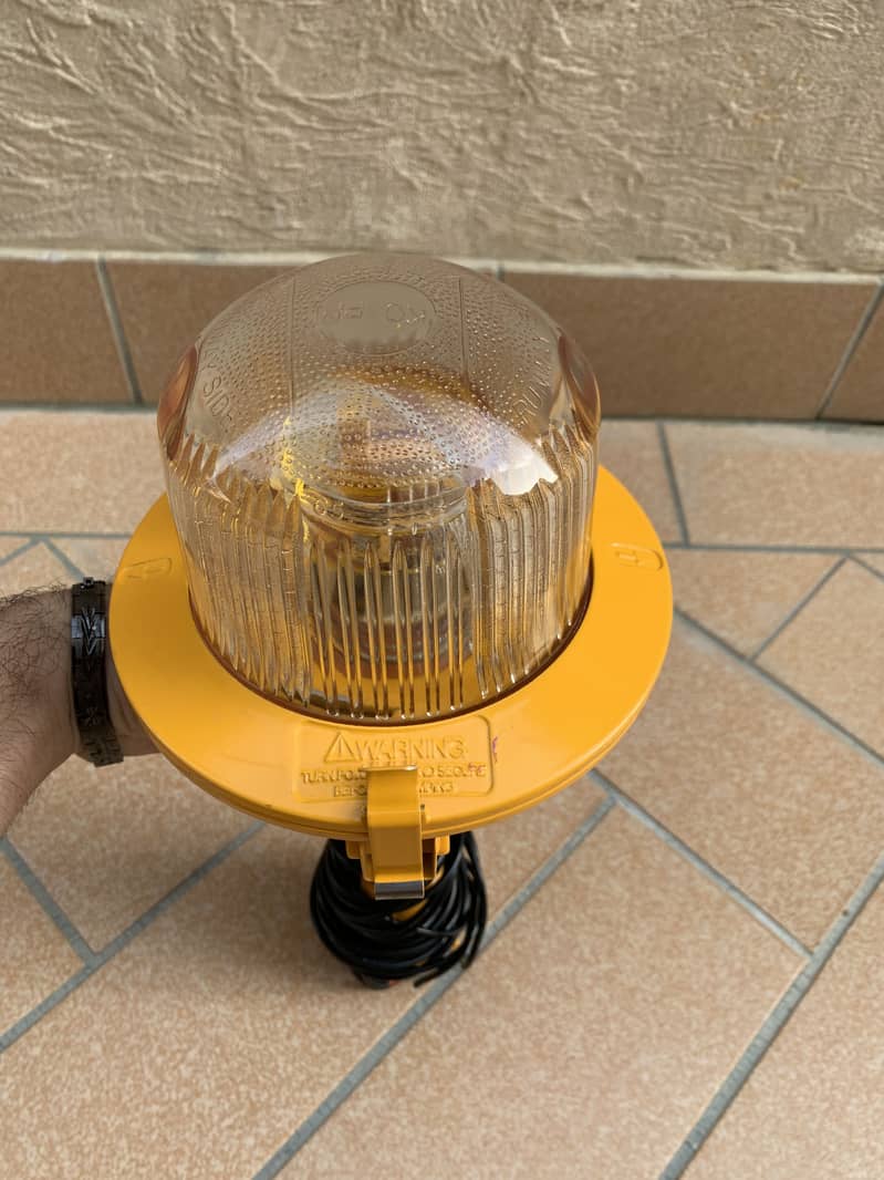 Airport Runway Signal Light - Outdoor Lighting - 1109364415