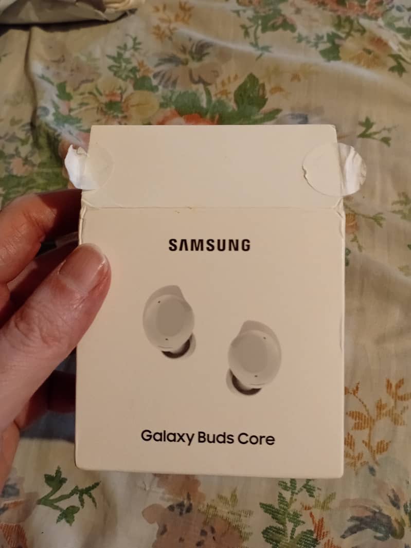 Box open Samsung galaxy buds core - Headphones - 1109367558