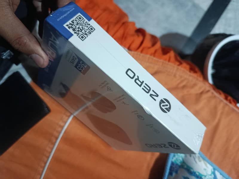 Zero Aura Packed new with warranty headphones - Earphones - 1108216584