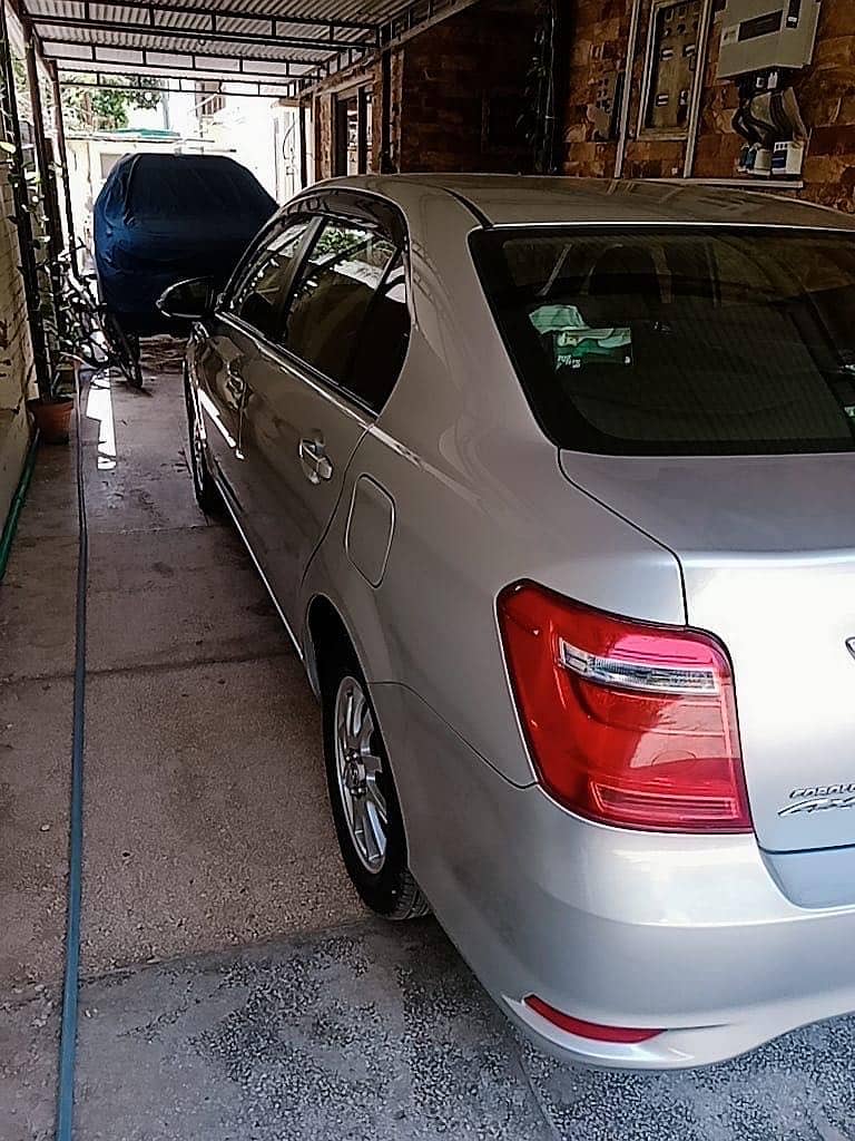 Corolla Axio Hybrid - Cars - 1109435312