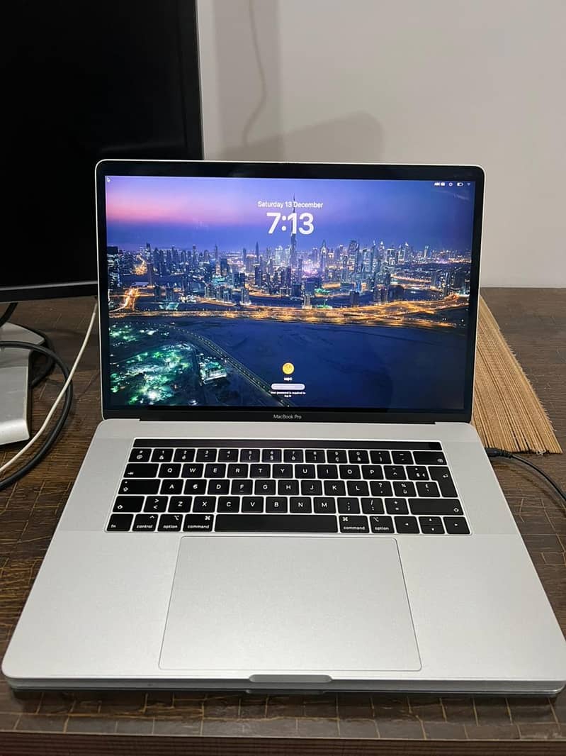MacBook Pro 2018 - Laptops - 1109482598