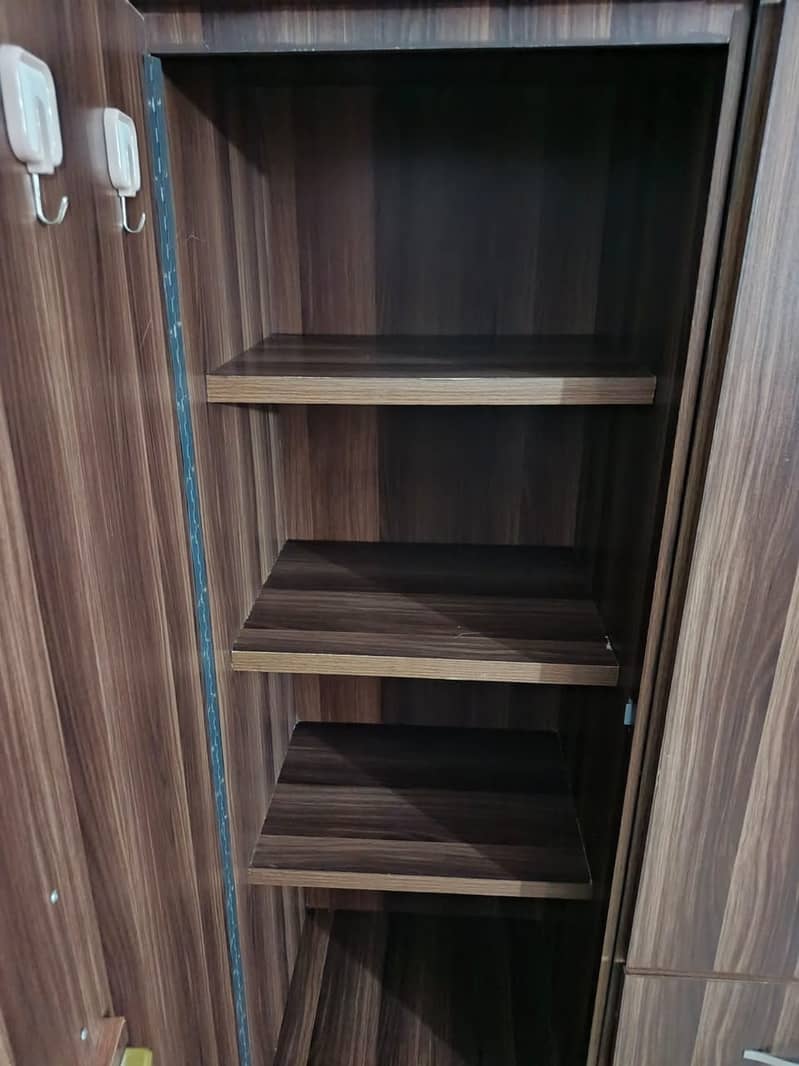 3 door wardrobe | almari - Wardrobes - 1109503990