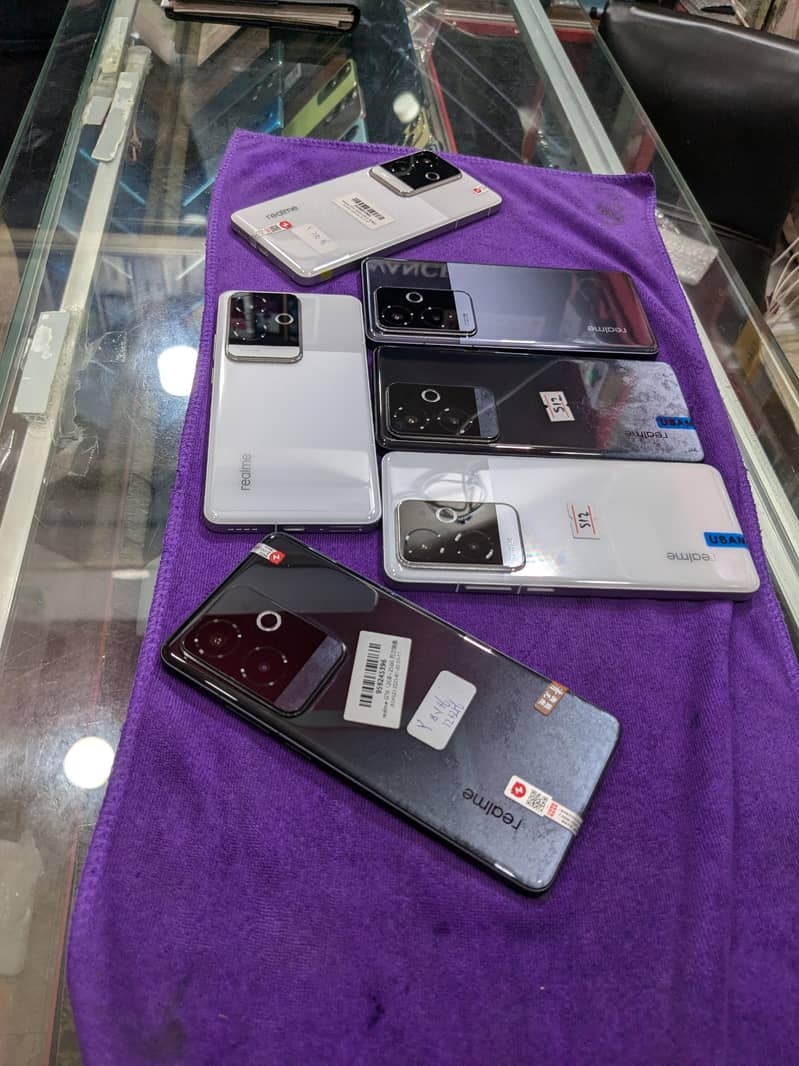 Realme Gt6 (GT 6) - Mobile Phones - 1109509457