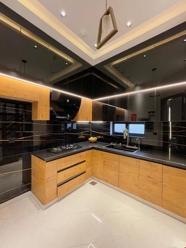 5 MARLA ELEGANT AND FULLY MAINTAINED SUPER HOT LOCATED BUNGALOW IS ...