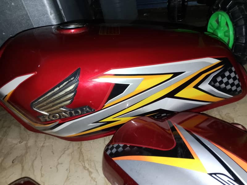 Honda 125 Tanky tappay Red color Sale - Fuel Tanks - 1109519336