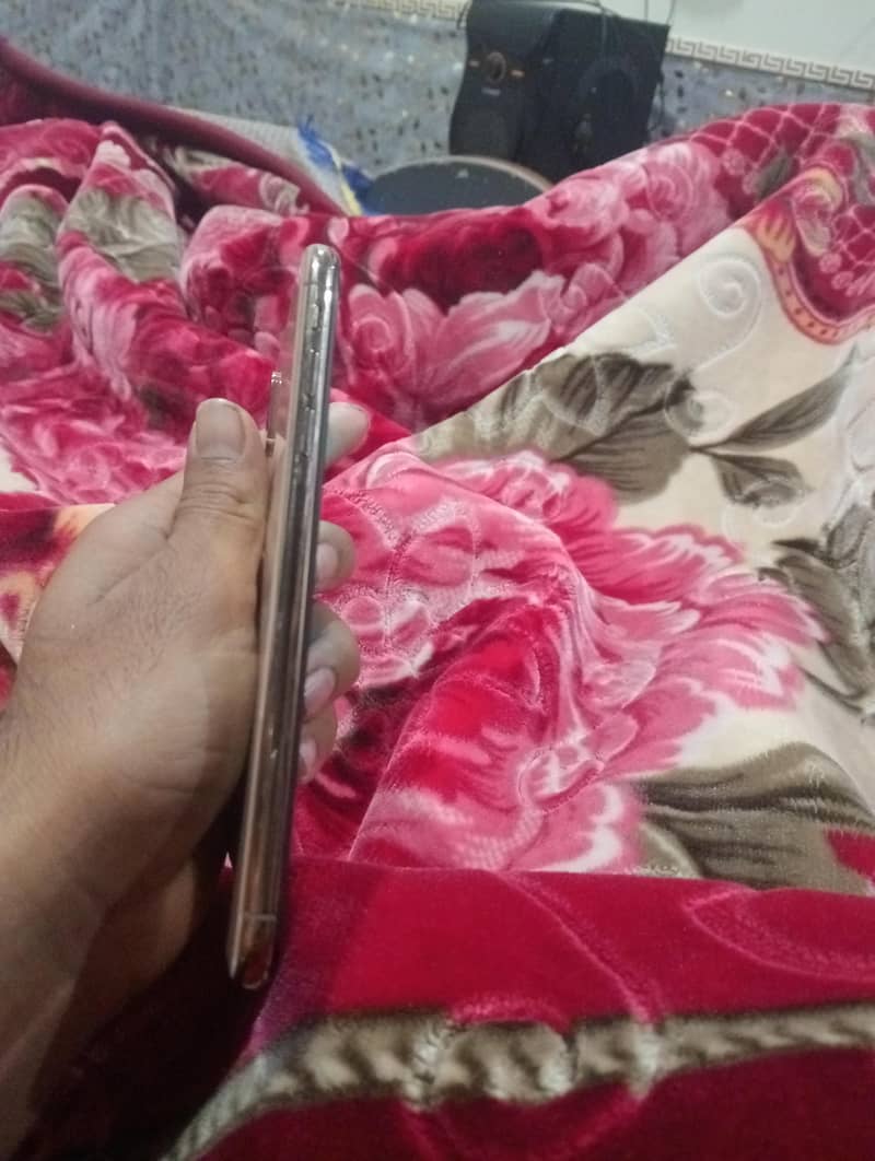 iPhone XS Max - Mobile Phones - 1109529178