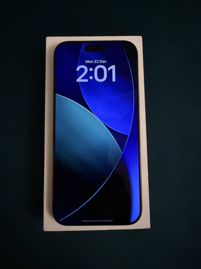 Apple iPhone 16 Pro Max. 9/10.256 GB (Minor Scratch on front screen ...