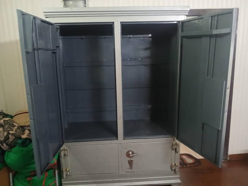 iron wardrobe - Other Household Items - 1109661426