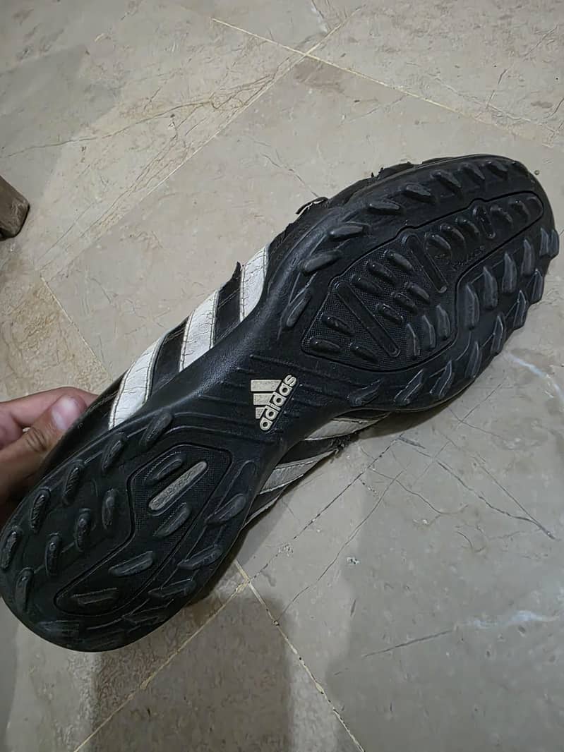 adidas grippers preloved - Footwear - 1109665759