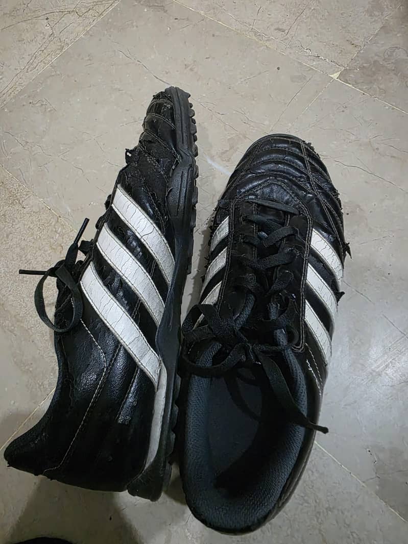 adidas grippers preloved - Footwear - 1109665759