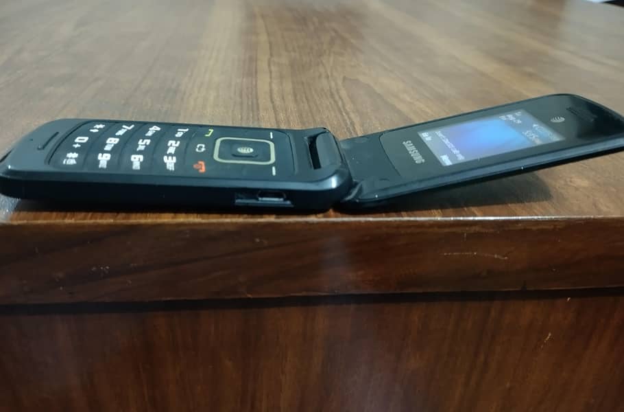 Samsung Flip Folding Antique Vintage Phone - Mobile Phones - 1109672346