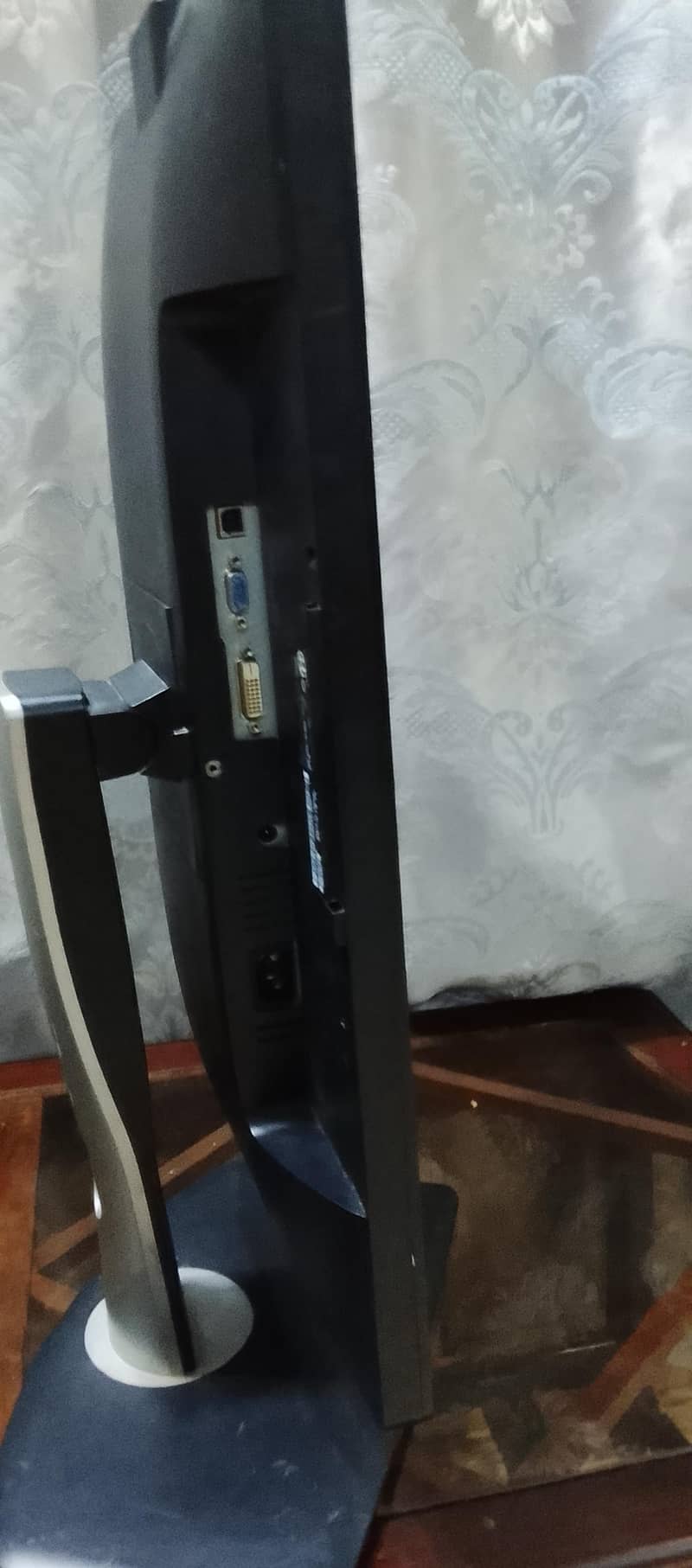 Dell P2412H 60hz screen 1080pHD Miner sacred on screen - Computer ...