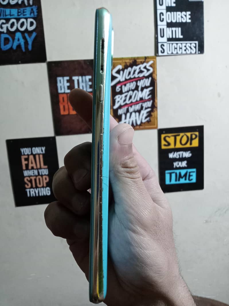 Sharp Aquos r2 - Mobile Phones - 1109715553