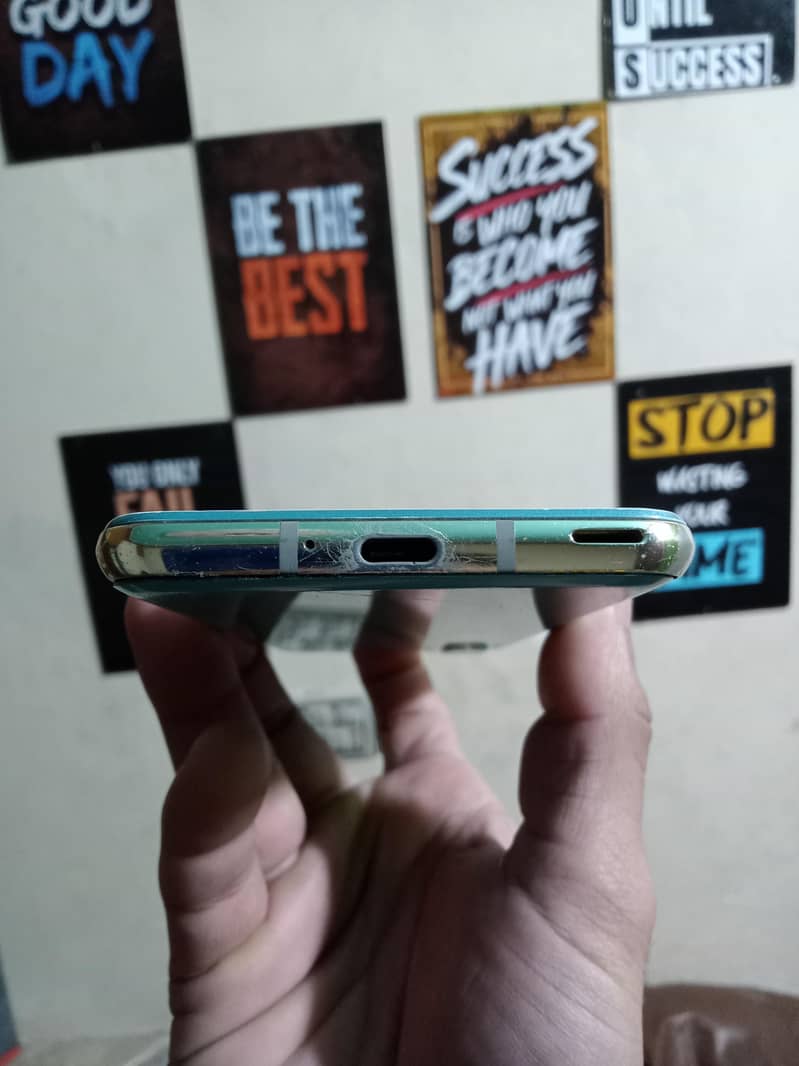 Sharp Aquos r2 - Mobile Phones - 1109715553