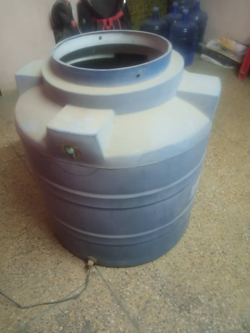 water tank - Other Household Items - 1109718087
