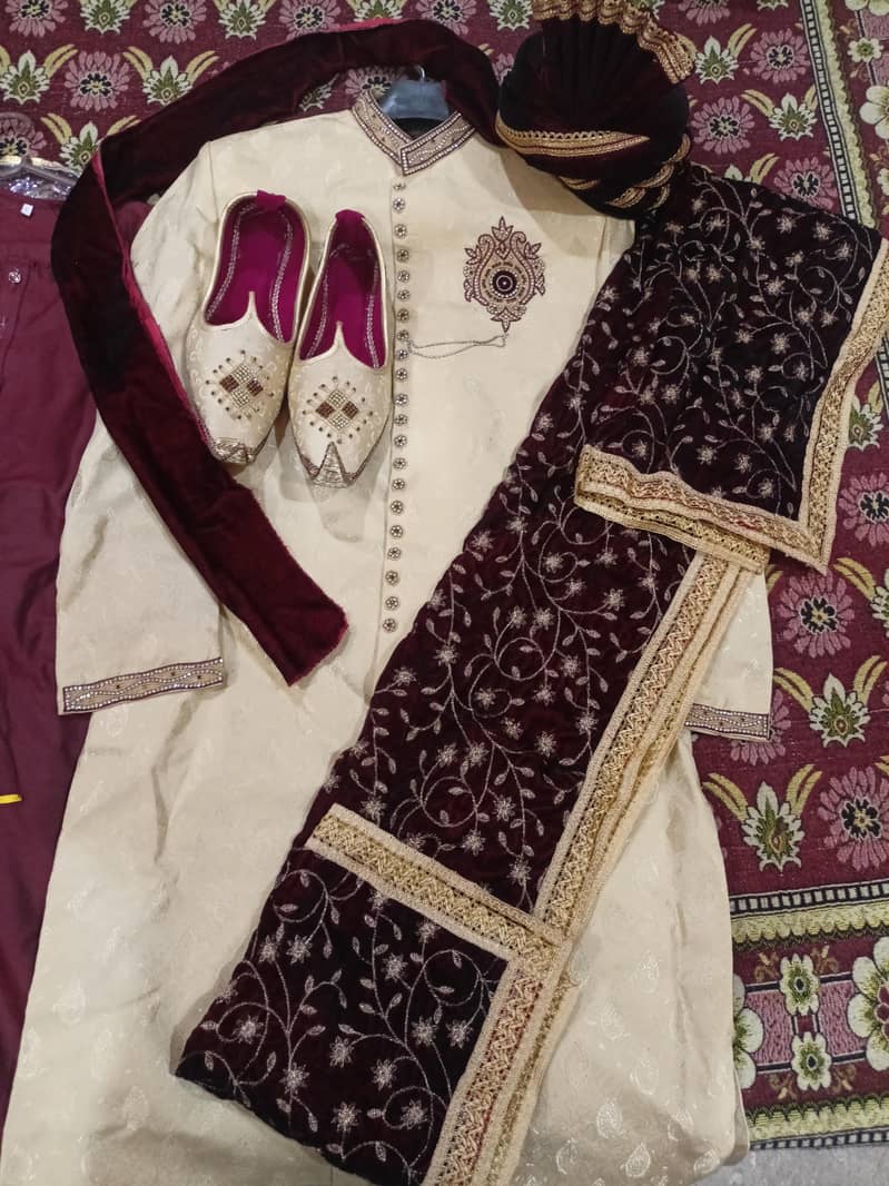 Sherwani with complete set - Grooms - 1109745469