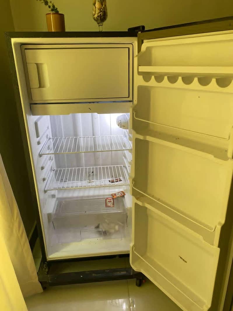 mini refrigerator. - Refrigerators - 1109749589