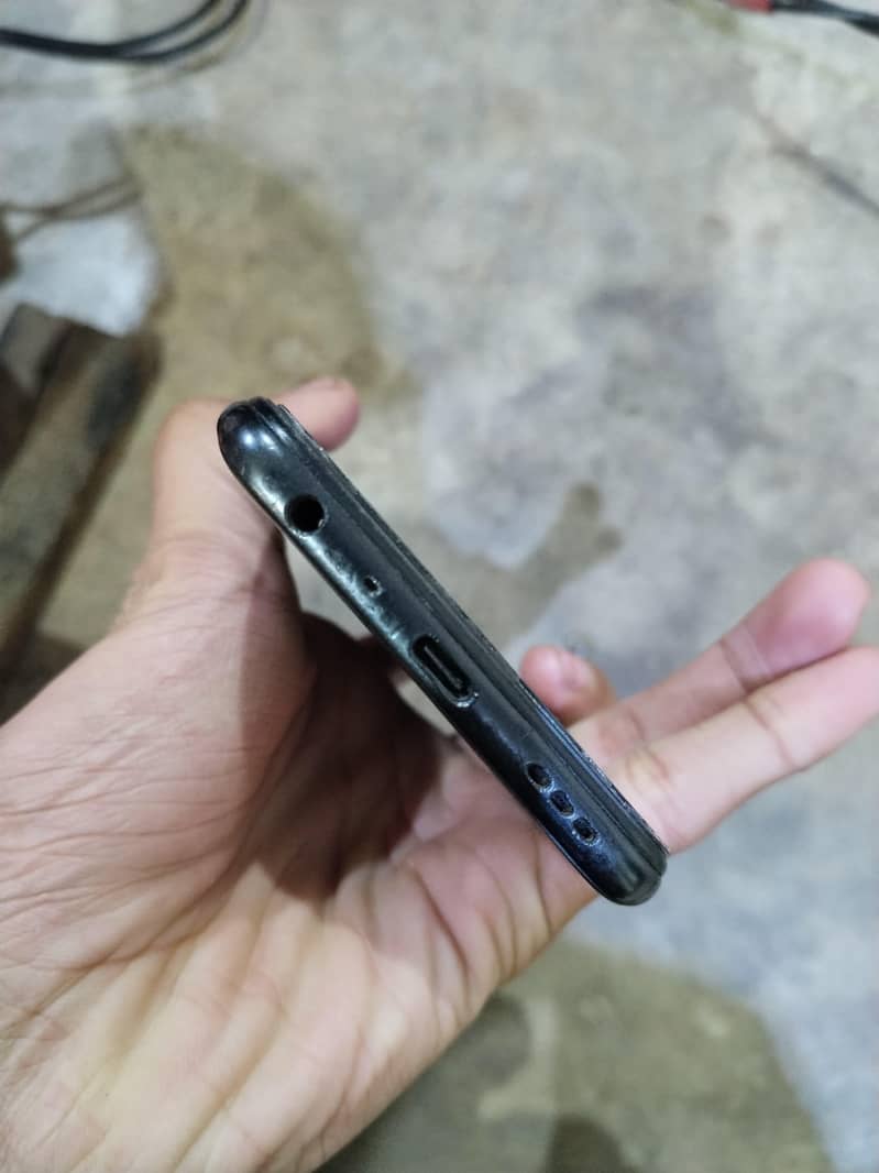 oppo A76 All ok ha just gerny ki waja sy panel ma gaam lagya ha ...